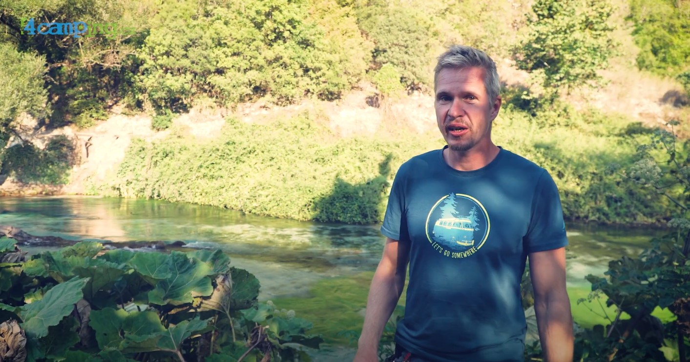 Křížem krážem Evropou - 10. díl: Pramen Modré oko a spaní na pláži | 4camping.cz